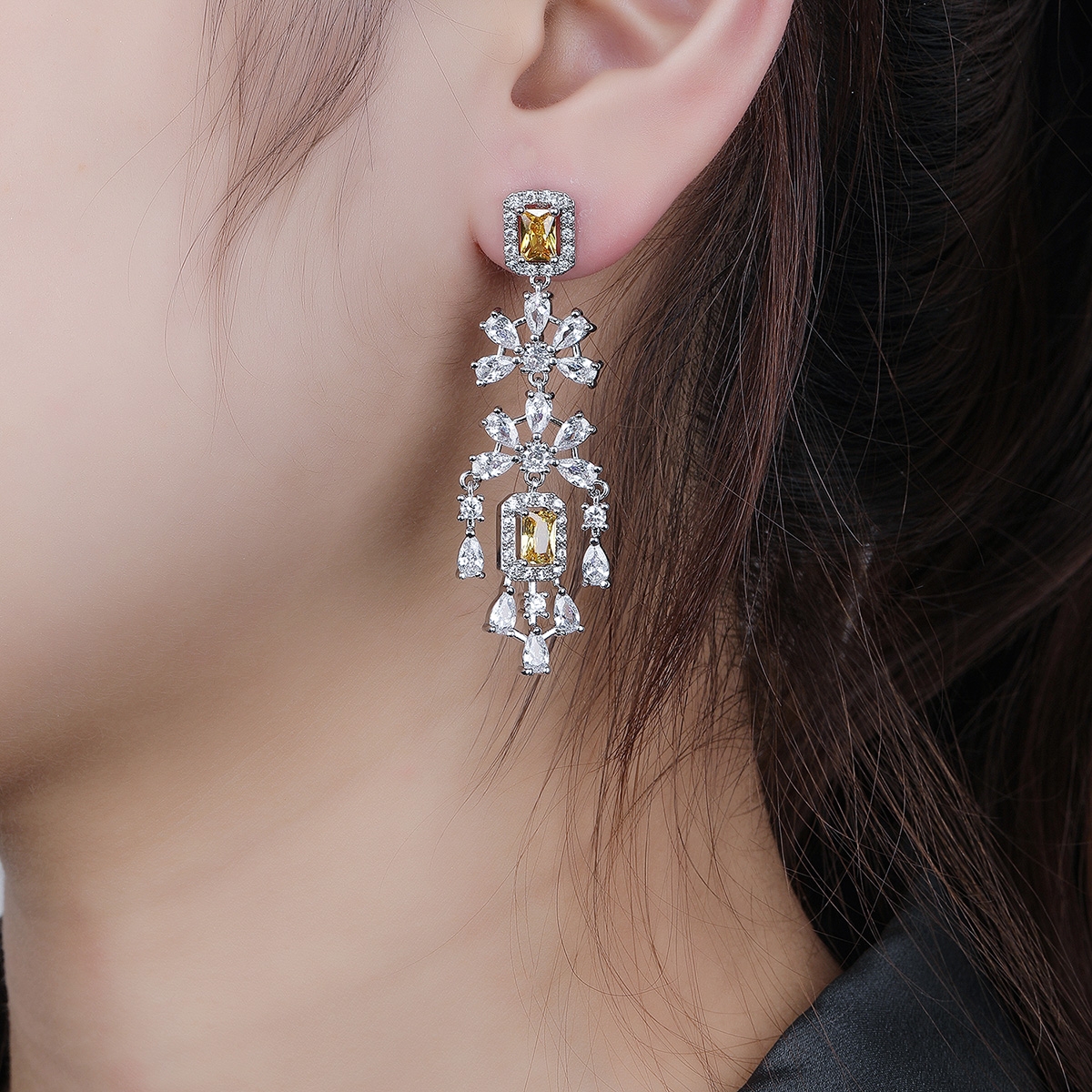 Luxury Big Dangle Earrings with Beautiful Craftmanship