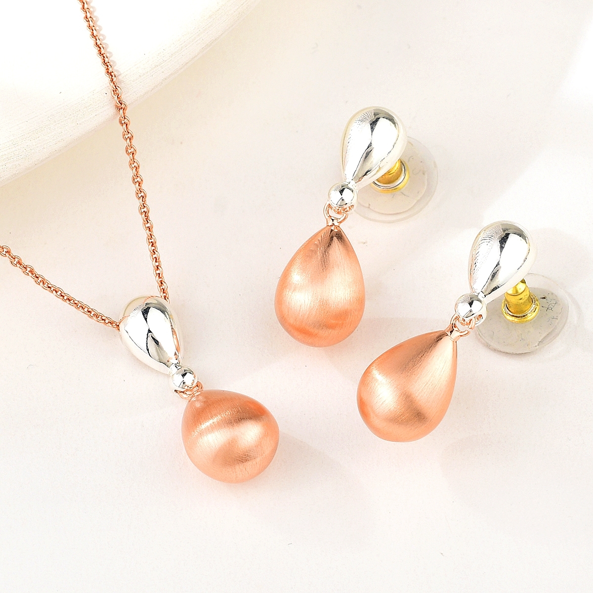 Filigree Classic Rose Gold Plated 2 Piece Jewelry Set